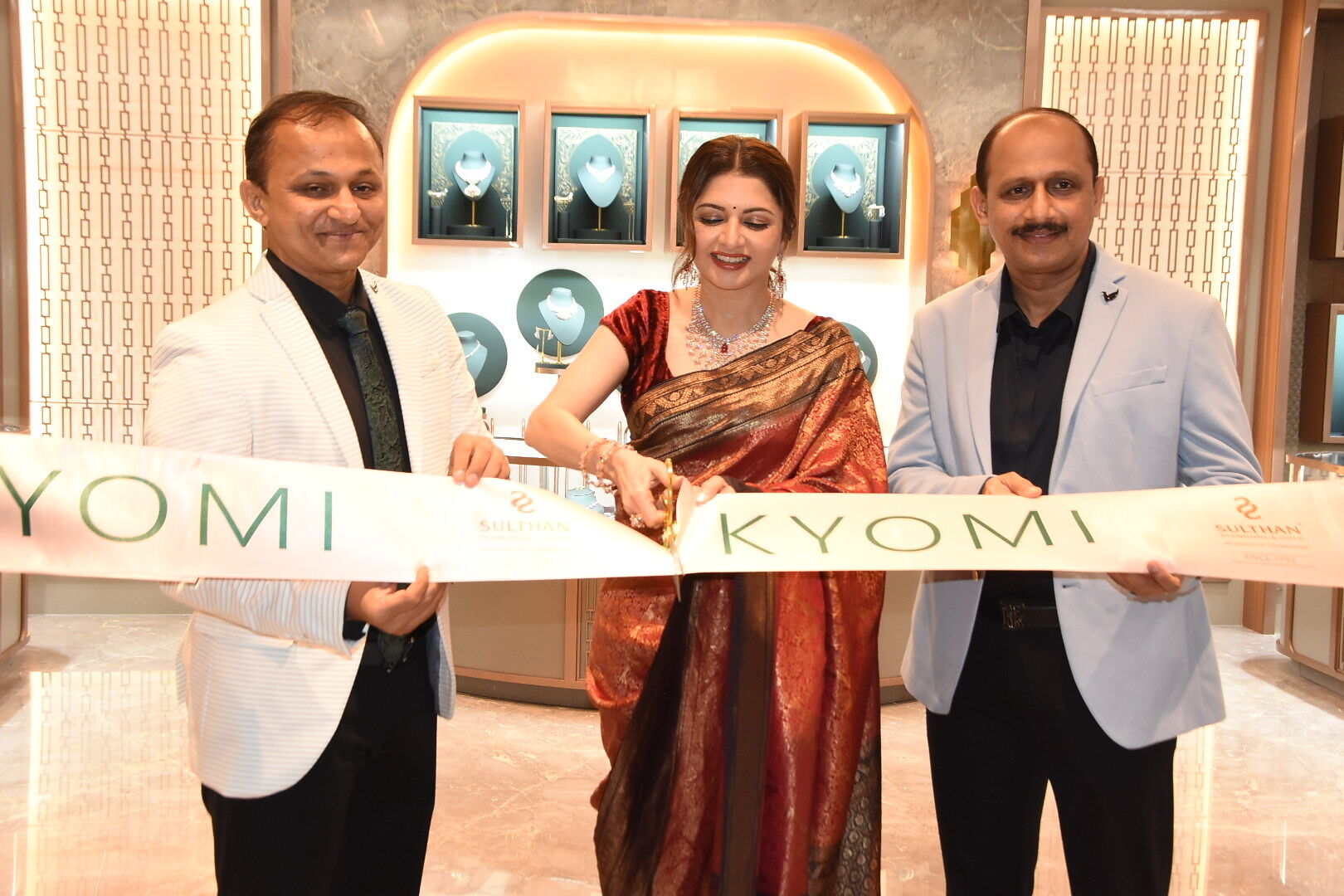 ಸುಲ್ತಾನ್ ಡೈಮಂಡ್ಸ್ ಆ್ಯಂಡ್ ಗೋಲ್ಡ್ ಶೋರೂಮ್: ವಜ್ರ ಮತ್ತು ಪೋಲ್ಕಿ ವಜ್ರಾಭರಣಗಳ ಬ್ರಾಂಡ್ ‘ಕಿಯೋಮಿ’ ಅನಾವರಣ ...