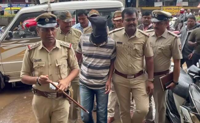 ಹುಬ್ಬಳ್ಳಿ: ಅರ್ಚಕನ ಕೊಲೆ ಪ್ರಕರಣ; ಆರೋಪಿಯ ಬಂಧನ | Hubli: Priest's murder ...