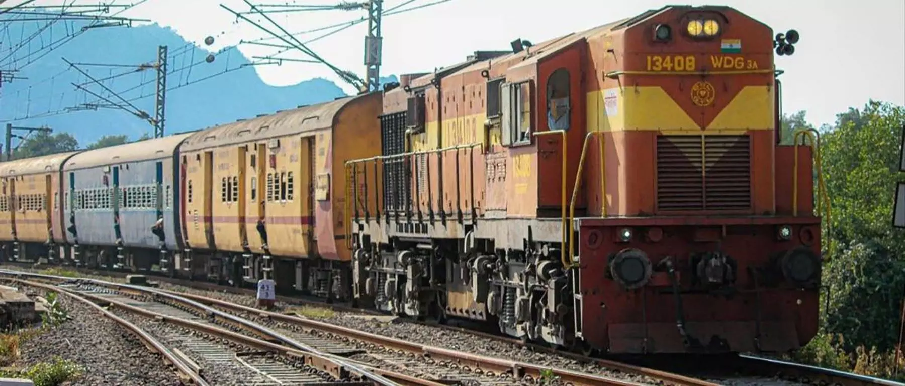 26 ವರ್ಷಗಳ ಬಳಿಕ ಕೊಂಕಣ ರೈಲ್ವೆ ಮಾರ್ಗದ ಪ್ರಥಮ ರೈಲು ಮತ್ಸ್ಯಗಂಧ ಎಕ್ಸ್‌ಪ್ರೆಸ್ ...