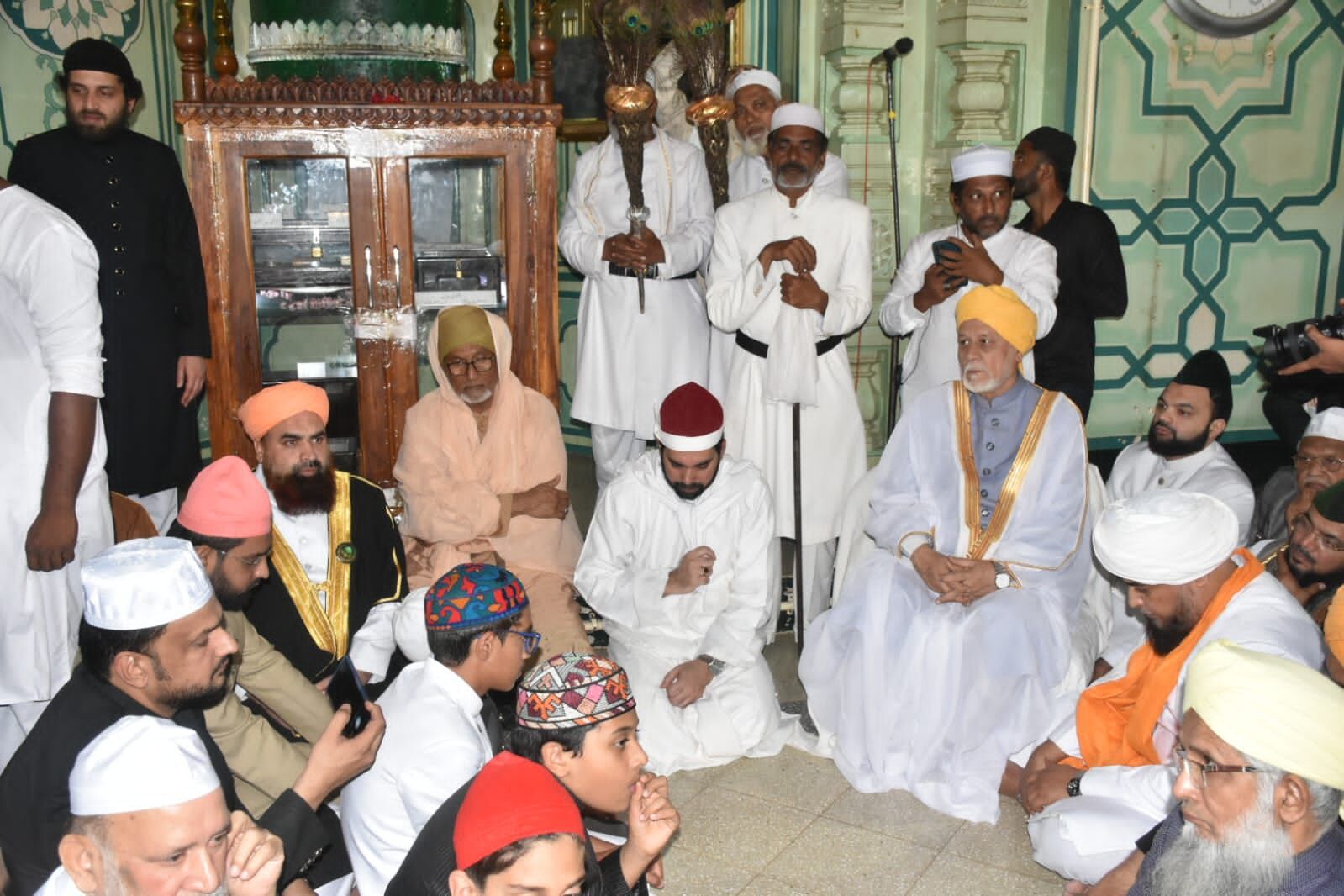 ಕಲಬುರಗಿ | ಖ್ವಾಝಾ ಬಂದೇ ನವಾಝ್ (ರ.ಅ) ದರ್ಗಾದ ನೂತನ ಪೀಠಾಧಿಪತಿಗಳ ಪಟ್ಟಾಭಿಷೇಕ ...