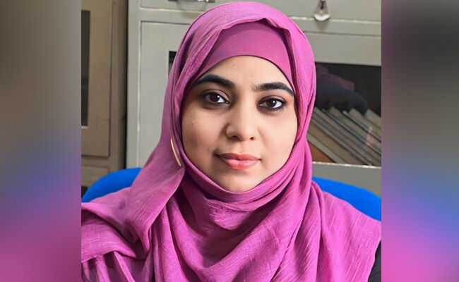 ಮೌಲಾನಾ ಆಝಾದ್ ರಾಷ್ಟ್ರೀಯ ವಿಶ್ವವಿದ್ಯಾಲಯದ ಮಹಿಳಾ ಅಧ್ಯಯನ ವಿಭಾಗದ ಮುಖ್ಯಸ್ಥರಾಗಿ ...