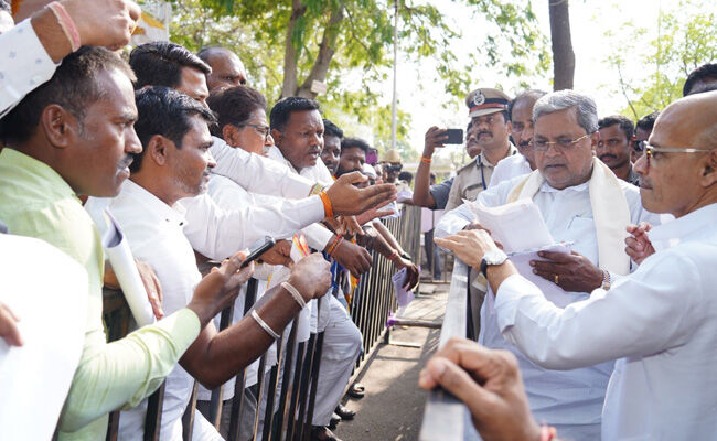 ಕಲಬುರಗಿ | ಸಾರಥಿ ಚಾಲಕರ ಅಭಿವೃದ್ಧಿ ಸಂಘದಿಂದ ಸಿಎಂಗೆ ಮನವಿ | Kalaburagi ...