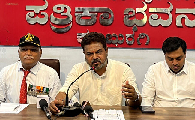 ಕಲಬುರಗಿ | ಸೈನಿಕರನ್ನು ಬೆಂಬಲಿಸಲು ಮೇ 17ರಂದು ತಿರಂಗಾ ಯಾತ್ರೆ : ಶರಣು ಪಪ್ಪಾ ...