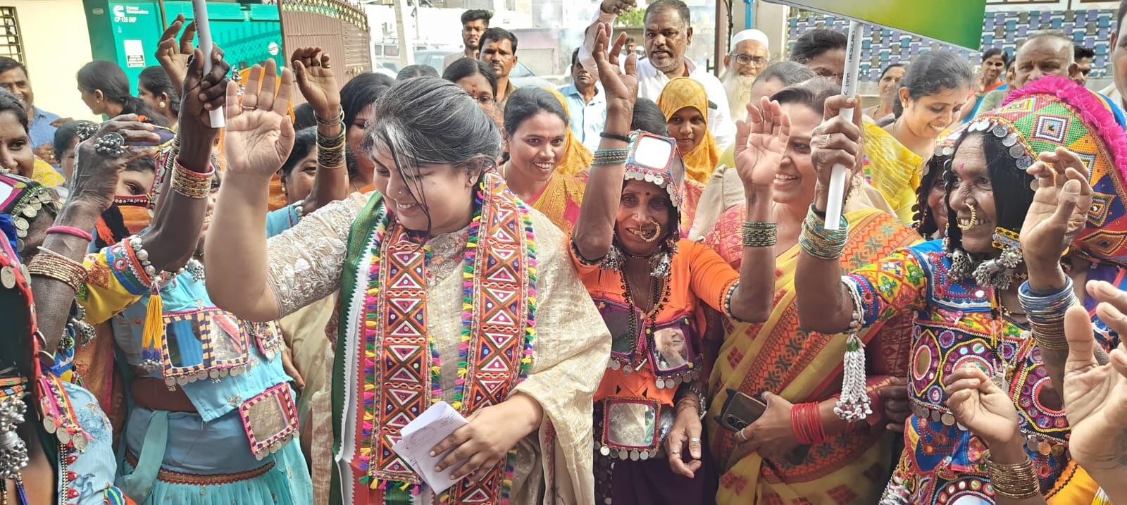 ರಾಯಚೂರು | ಕಾಂಗ್ರೆಸ್ ಗ್ಯಾರಂಟಿ ಯೋಜನೆಗಳಿಂದ ಮಹಿಳೆಯರು ಸ್ವಾವಲಂಬಿಗಳಾಗಿದ್ದಾರೆ ...