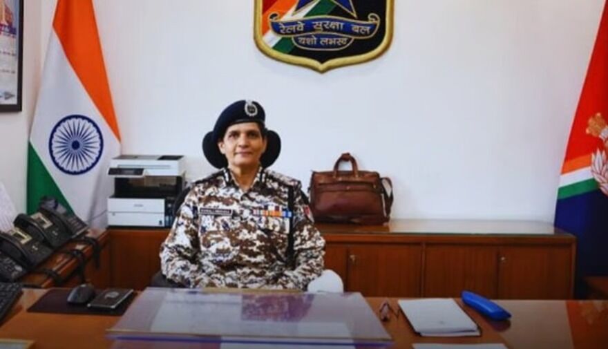 ರೈಲ್ವೆ ಭದ್ರತಾ ಪಡೆಯ ಮೊದಲ ಮಹಿಳಾ ಮಹಾನಿರ್ದೇಶಕಿಯಾಗಿ ಸೋನಾಲಿ ಮಿಶ್ರಾ ಅಧಿಕಾರ ...