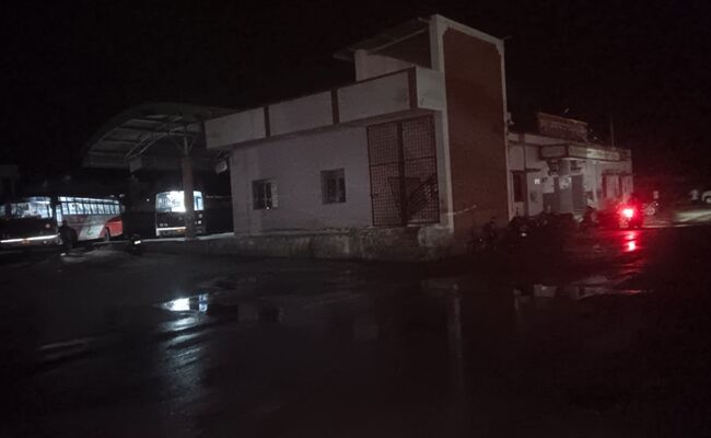 ರಾಯಚೂರು | ಕತ್ತಲಲ್ಲಿ ಮಸ್ಕಿ ಬಸ್‌ ನಿಲ್ದಾಣ : ಹೆಚ್ಚಿದ ಕಳ್ಳರ ಹಾವಳಿ | Raichur ...